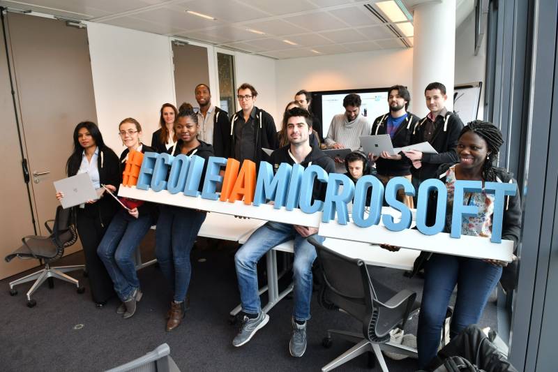 Microsoft dévoile la première promotion de son École IA Microsoft à ...